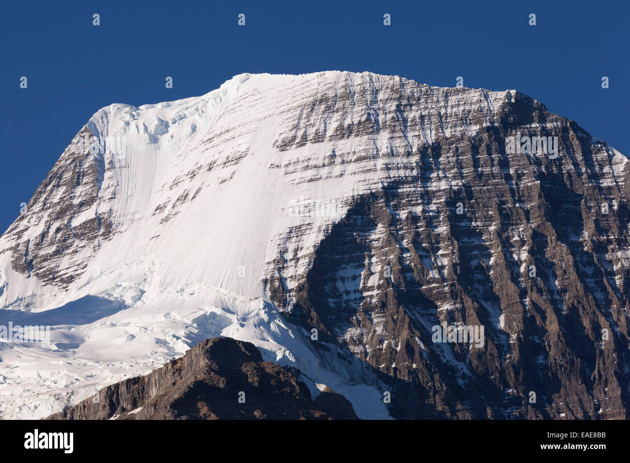 Summit of Mount Robson, Mount Robson Provincial Park, British Columbia ...