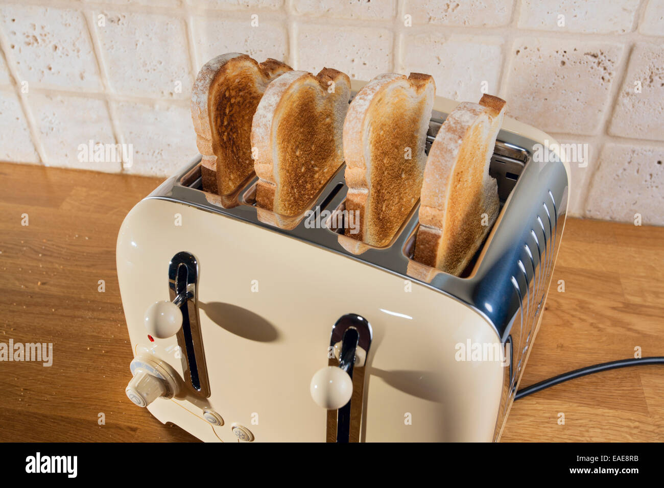 Four slice toaster and toast Stock Photo - Alamy