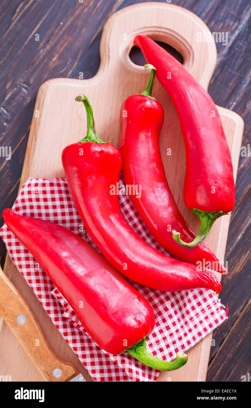 Display bright red bell peppers hi-res stock photography and images - Alamy