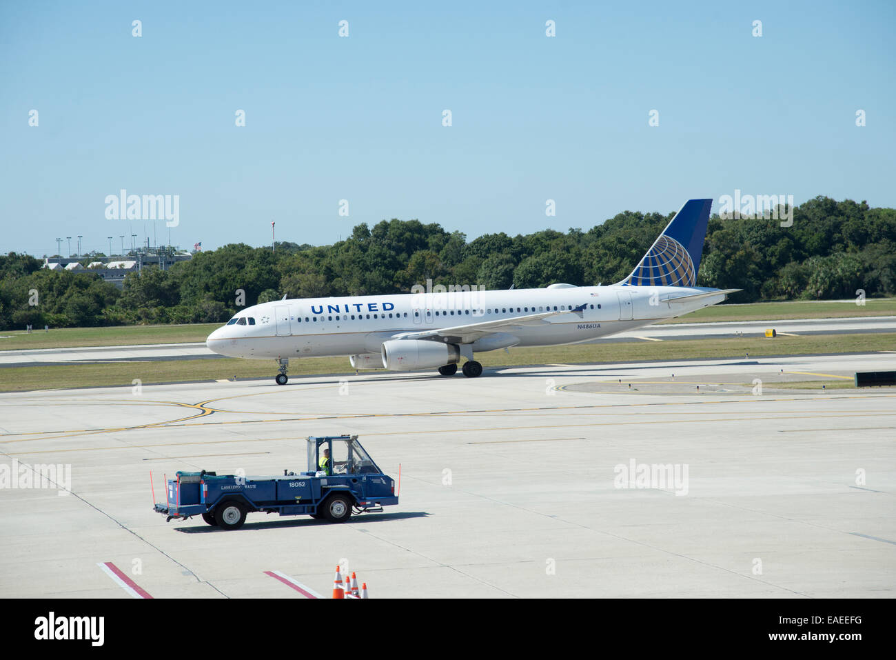 United Airbus A320 with lavatory waste truck at Tampa International ...