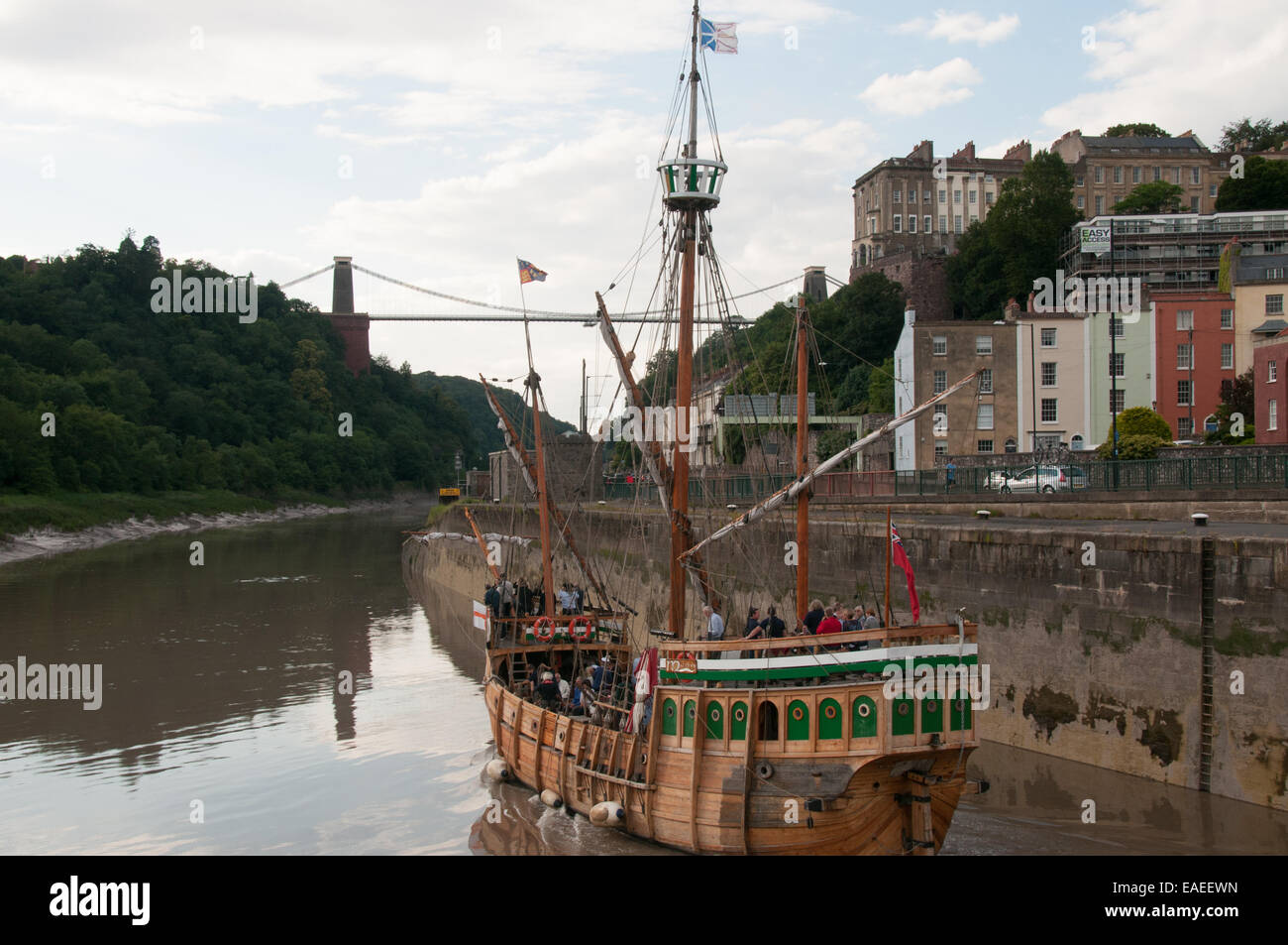 Ship going under bridge hi-res stock photography and images - Alamy