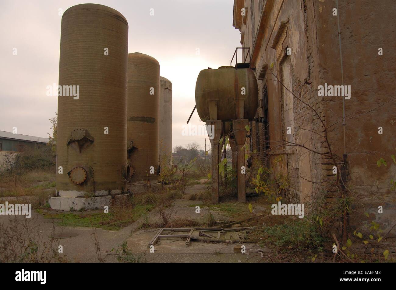 Abandoned factories hi-res stock photography and images - Alamy