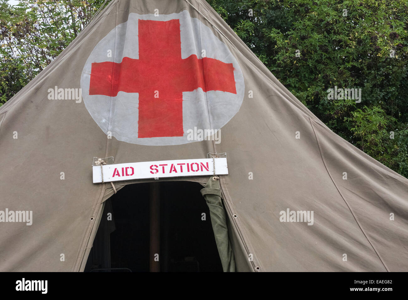 Red cross tent hi-res stock photography and images - Alamy