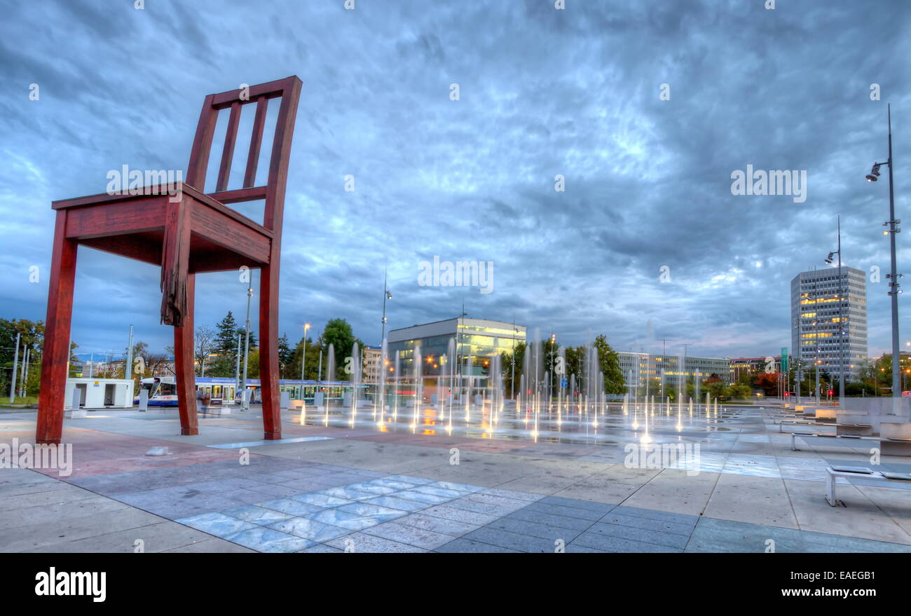 United-Nations place with its famous broken chair and fountains, Geneva ...