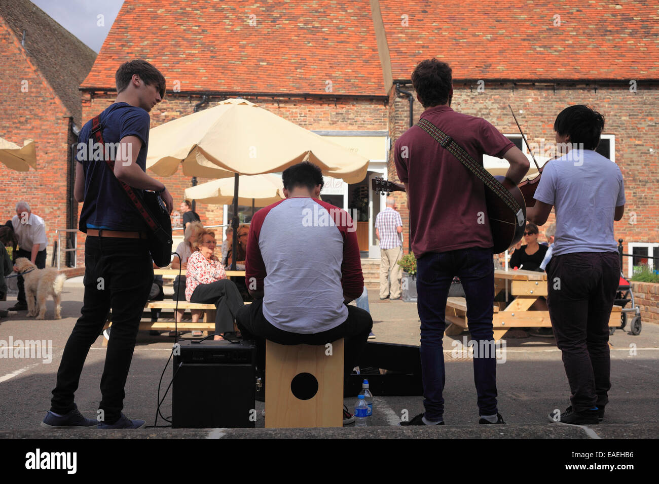 Folk band busking in King's Lynn Stock Photo - Alamy