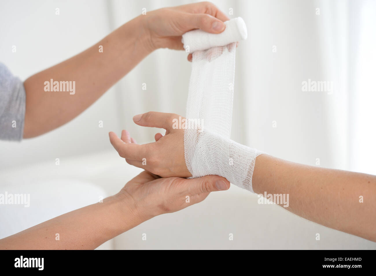 Left hand injured hi-res stock photography and images - Alamy