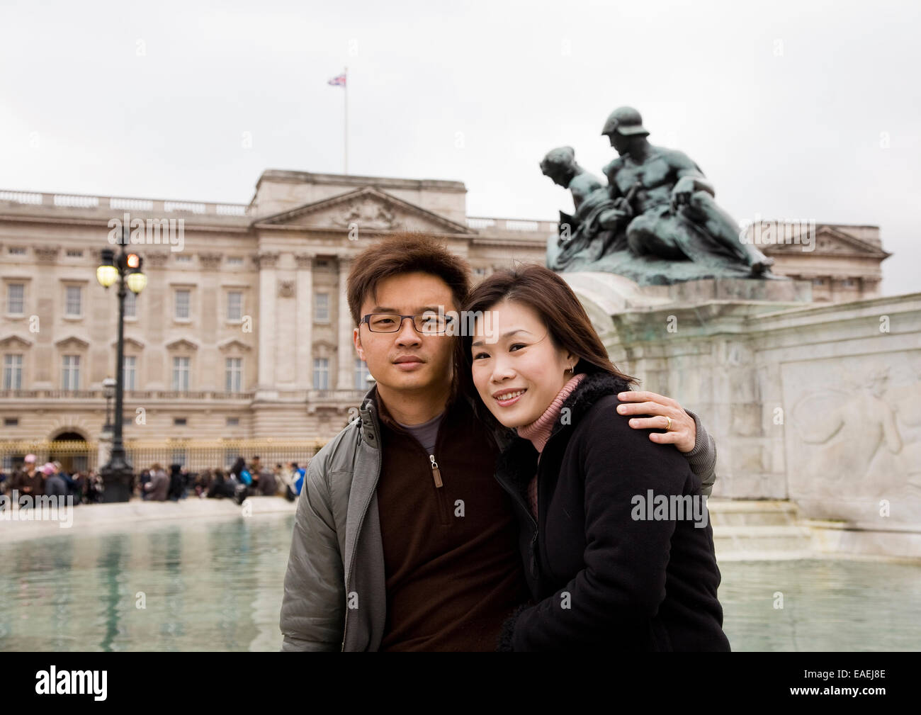 Chinese tourist buckingham palace hi-res stock photography and images ...