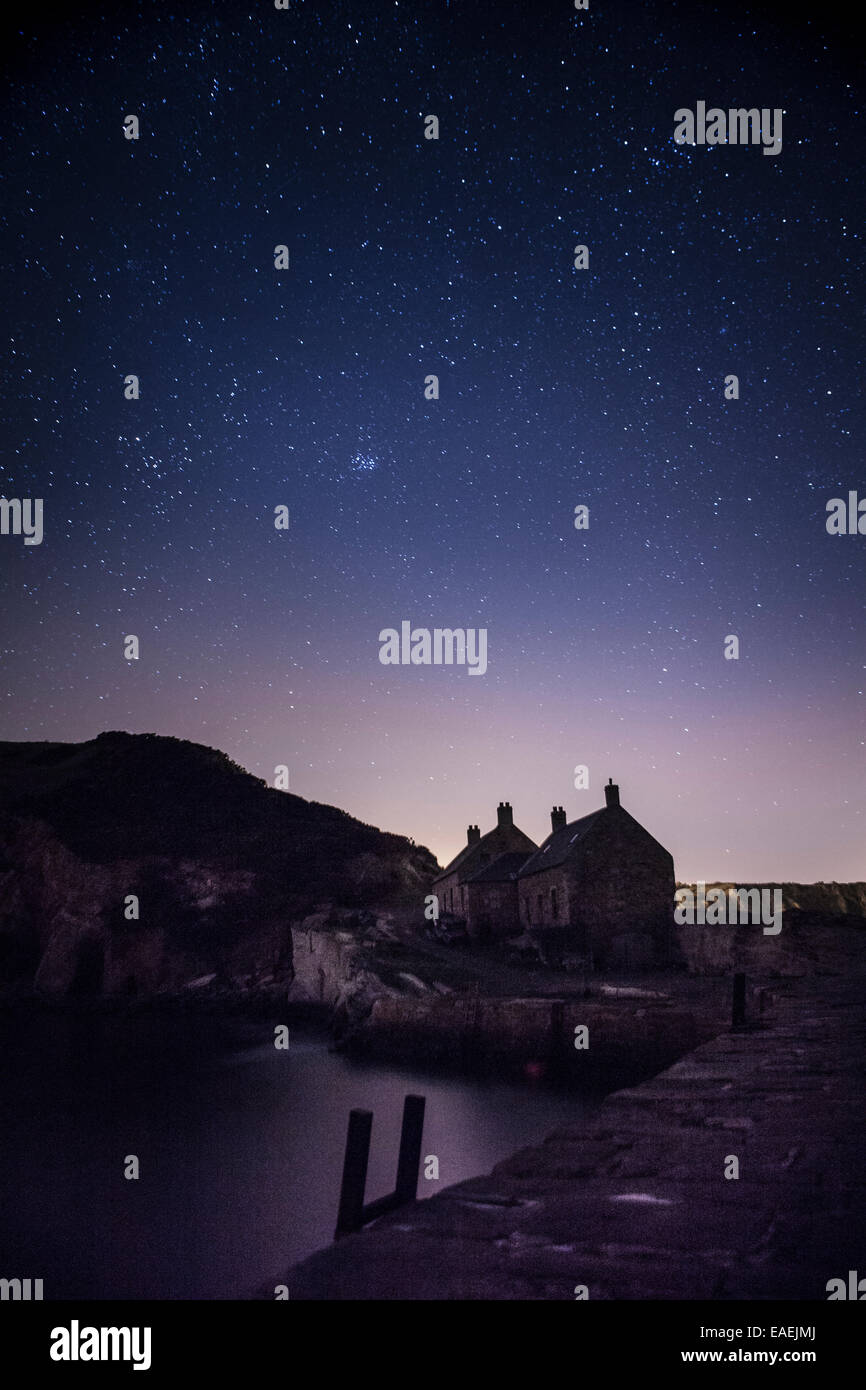 Cottage night sky hi-res stock photography and images - Alamy