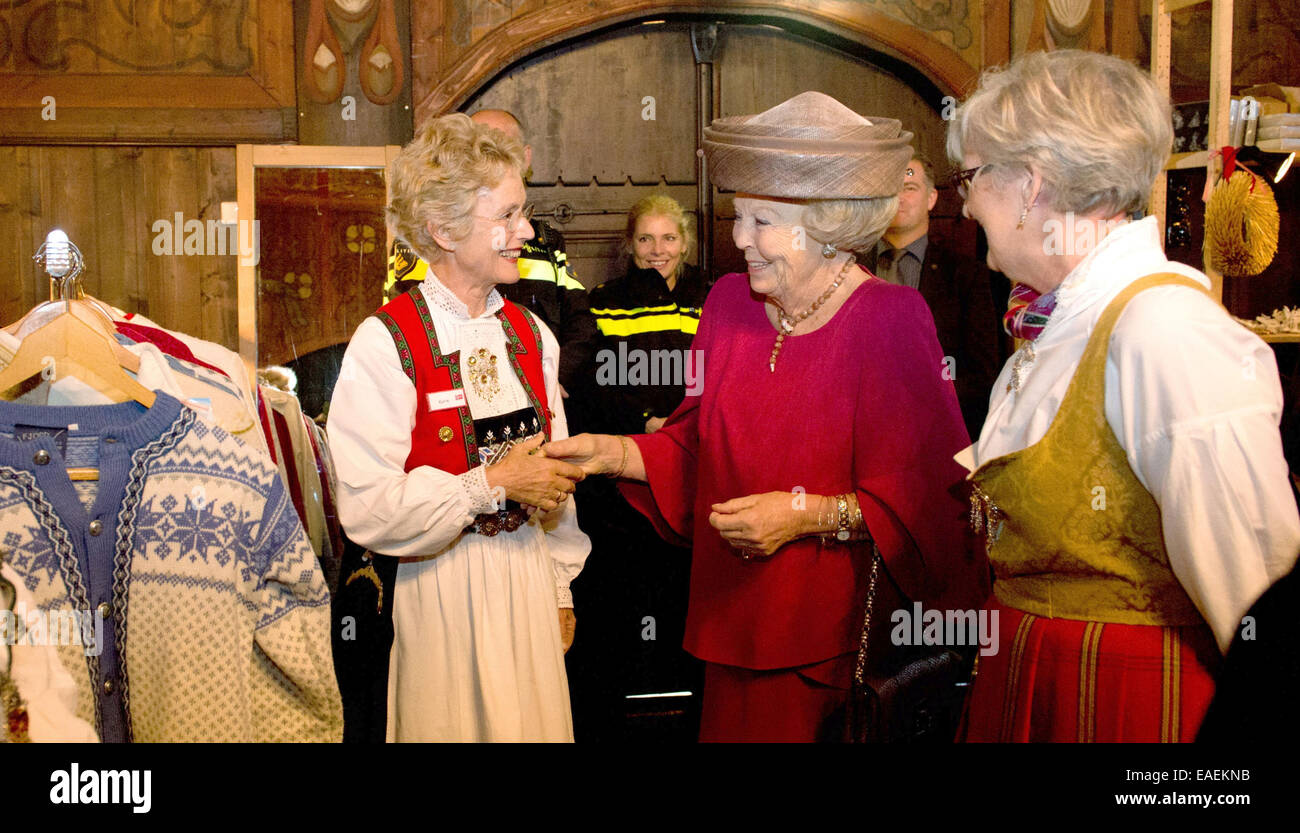 Dutch Princess Beatrix (C) opens the 90th Christmas market in the ...