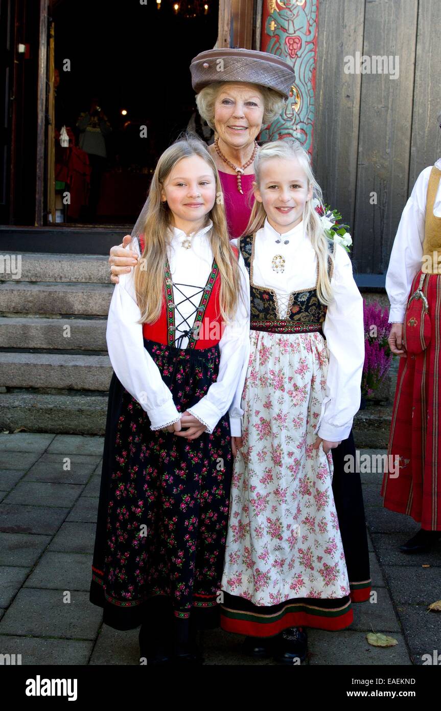 Dutch Princess Beatrix (C) opens the 90th Christmas market in the ...