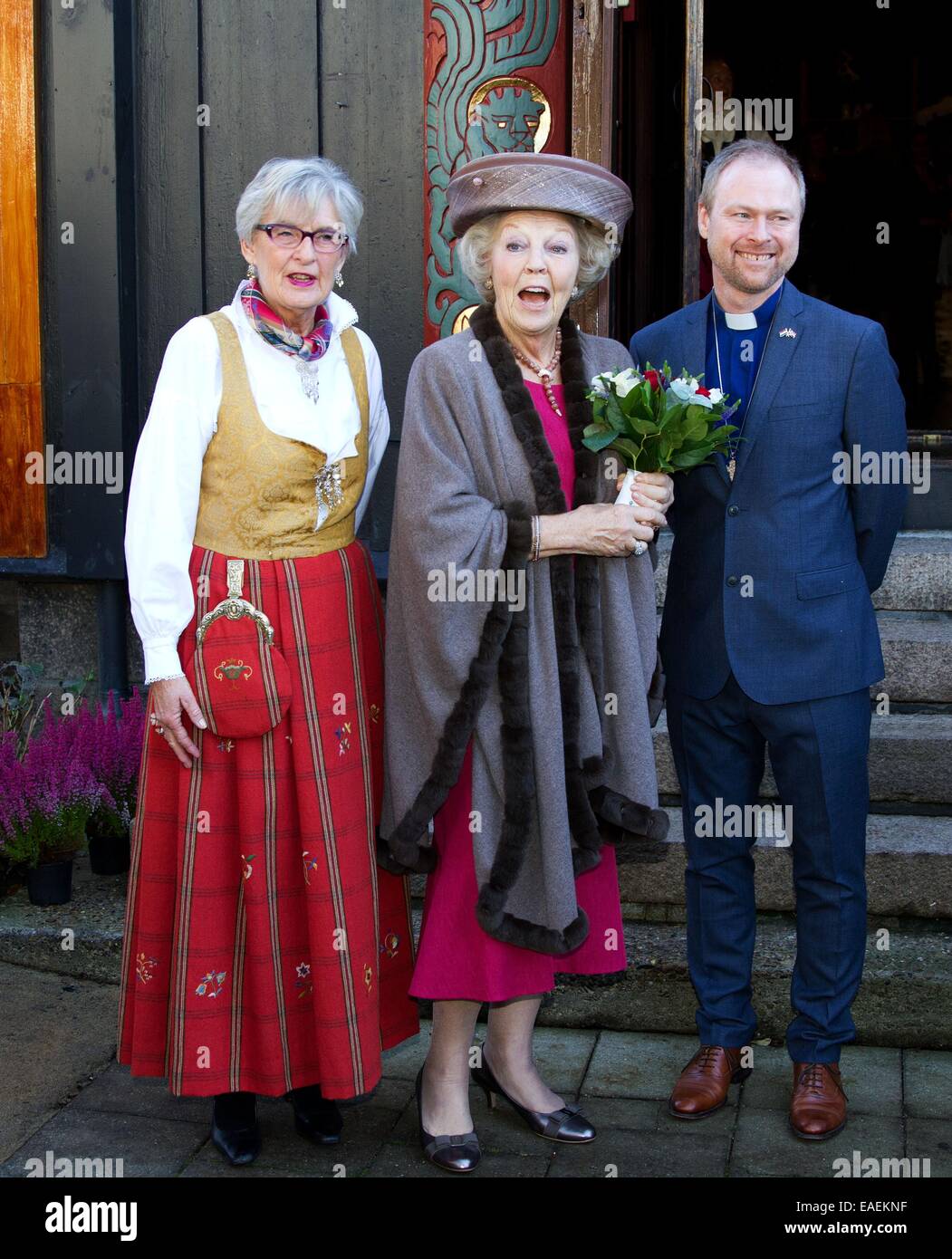 Dutch Princess Beatrix (C) opens the 90th Christmas market in the ...