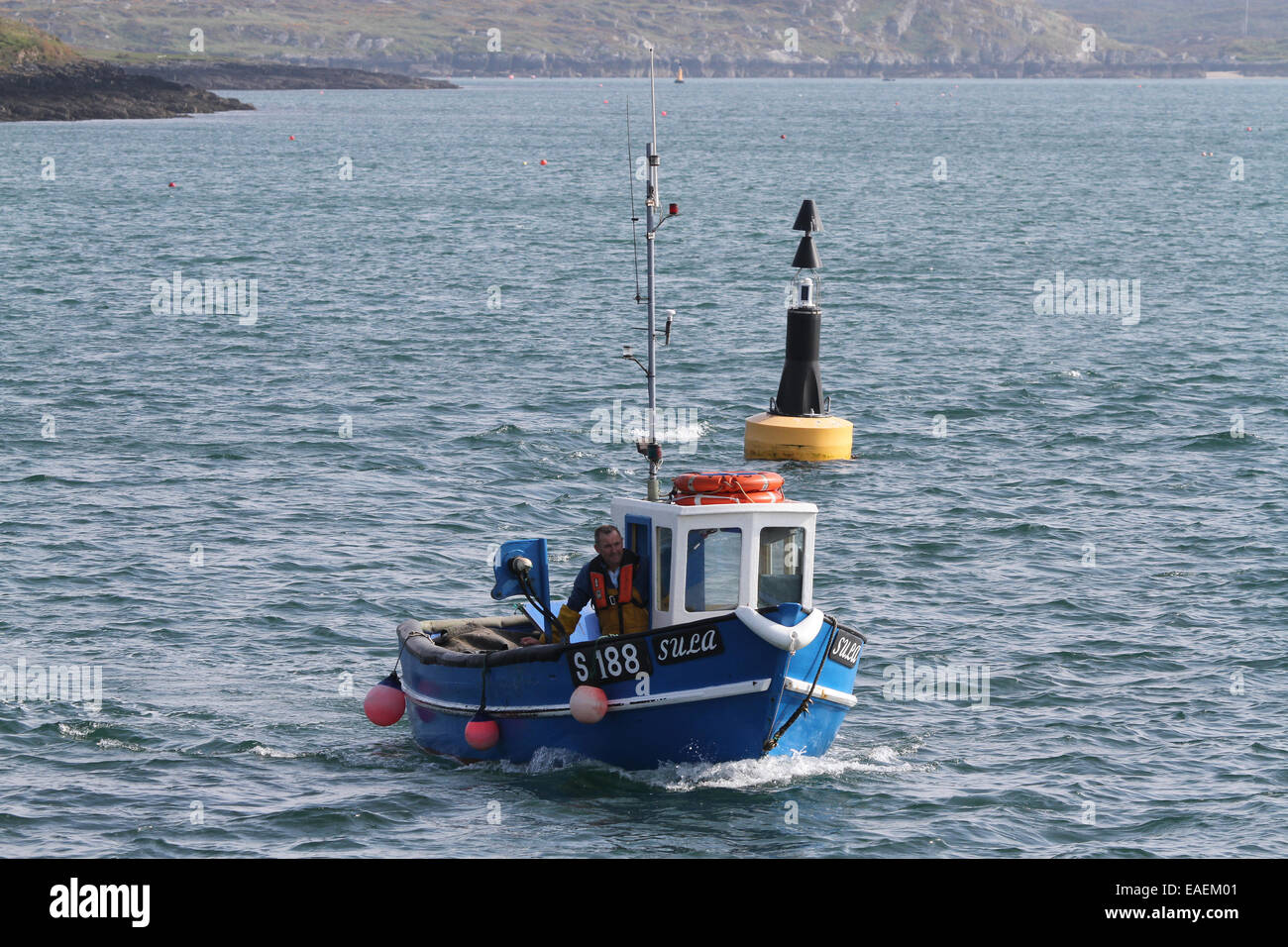 Small inshore fishing boat "Sula" bringing her catch to Cunnamore Pier ...