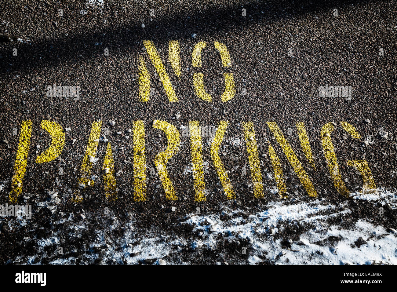 Restricted parking zone no parking sign hi-res stock photography and ...
