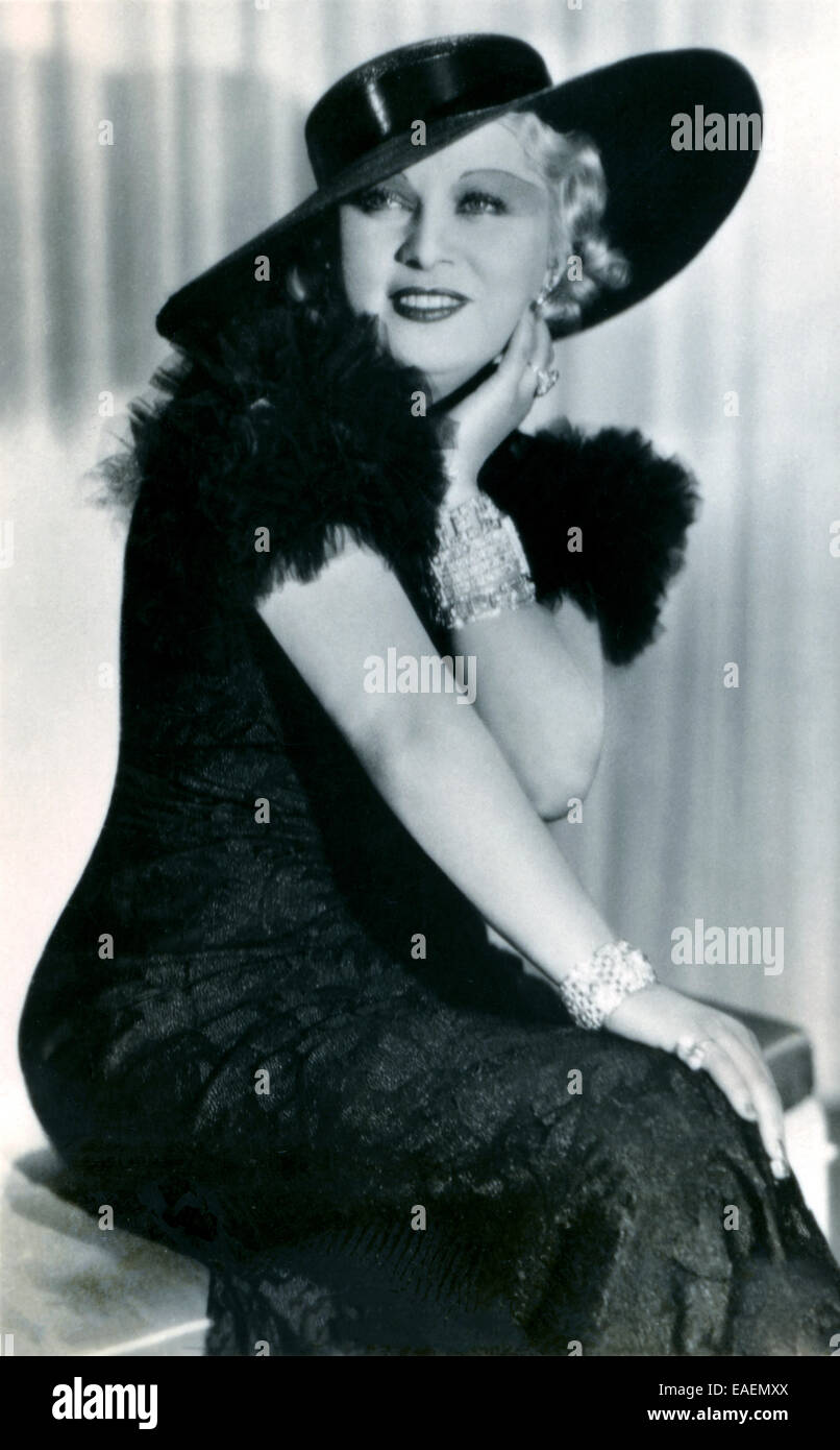 Mae west 1930s hi-res stock photography and images - Alamy