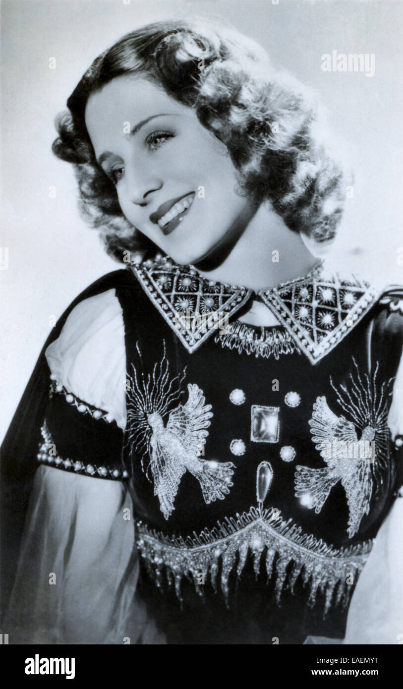Norma Shearer from a 1930s Ross Verlag card Stock Photo - Alamy
