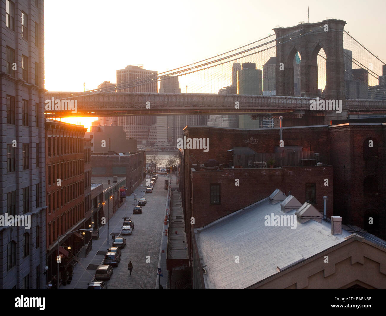 Bridge water and buildings hi-res stock photography and images - Alamy