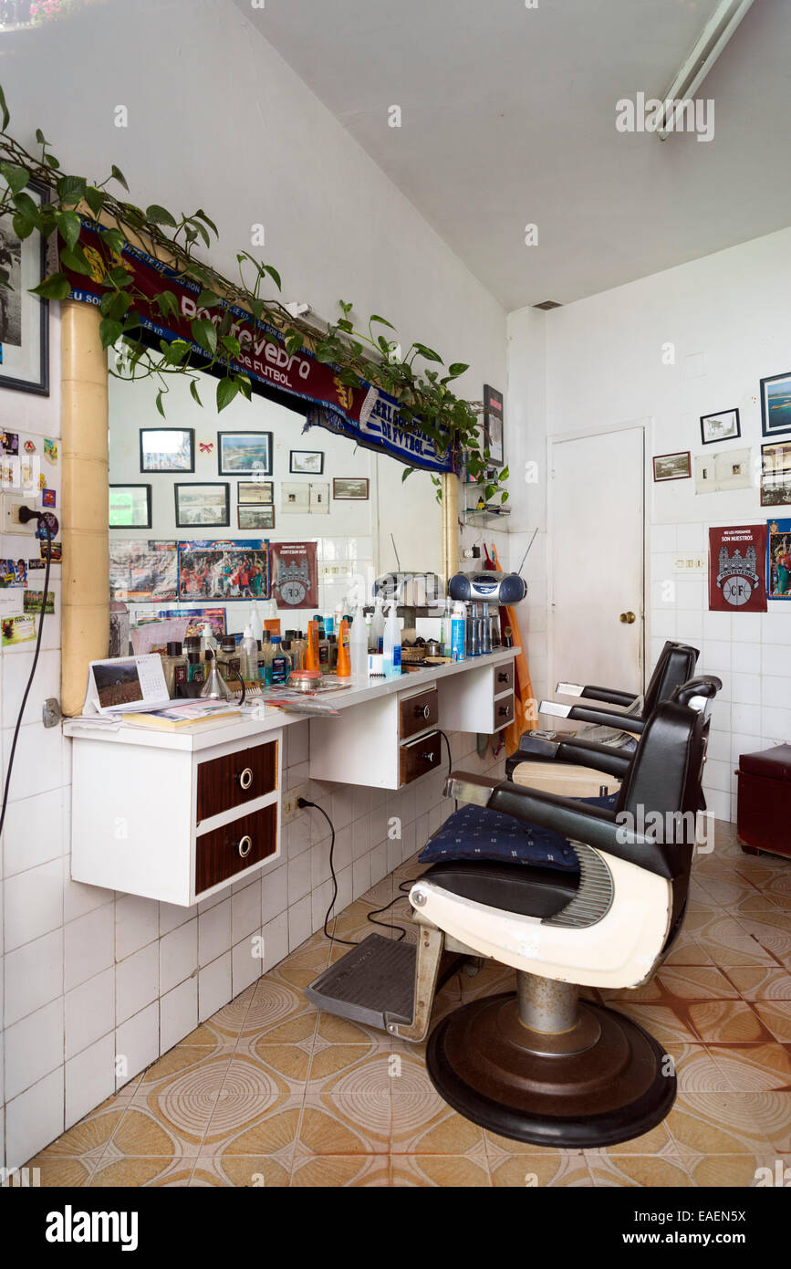 Old barber shop hi-res stock photography and images - Alamy