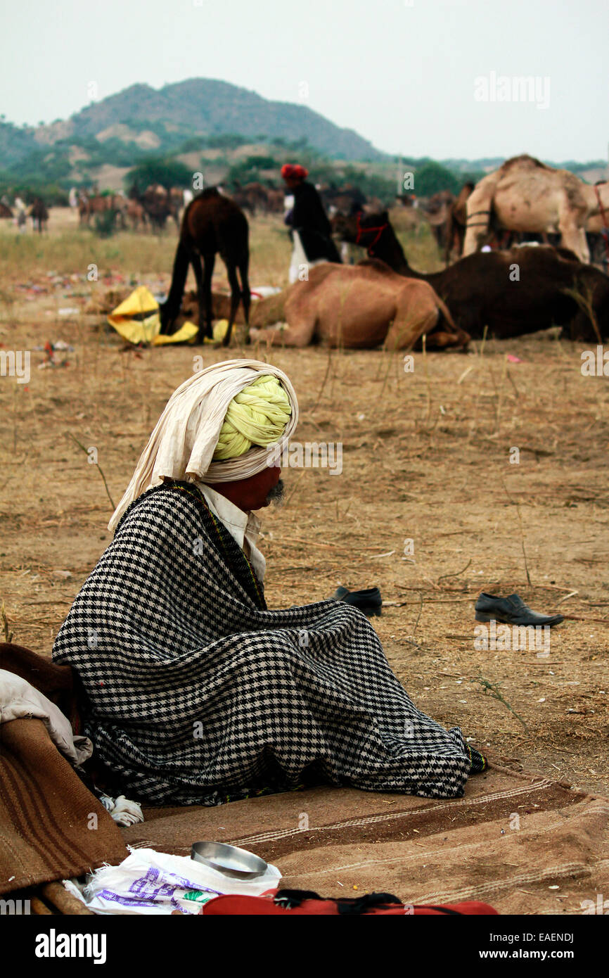 India poor man hi-res stock photography and images - Alamy