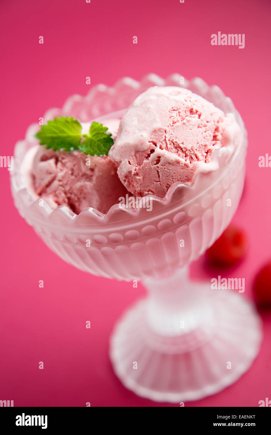 Raspberry ice cream Stock Photo - Alamy