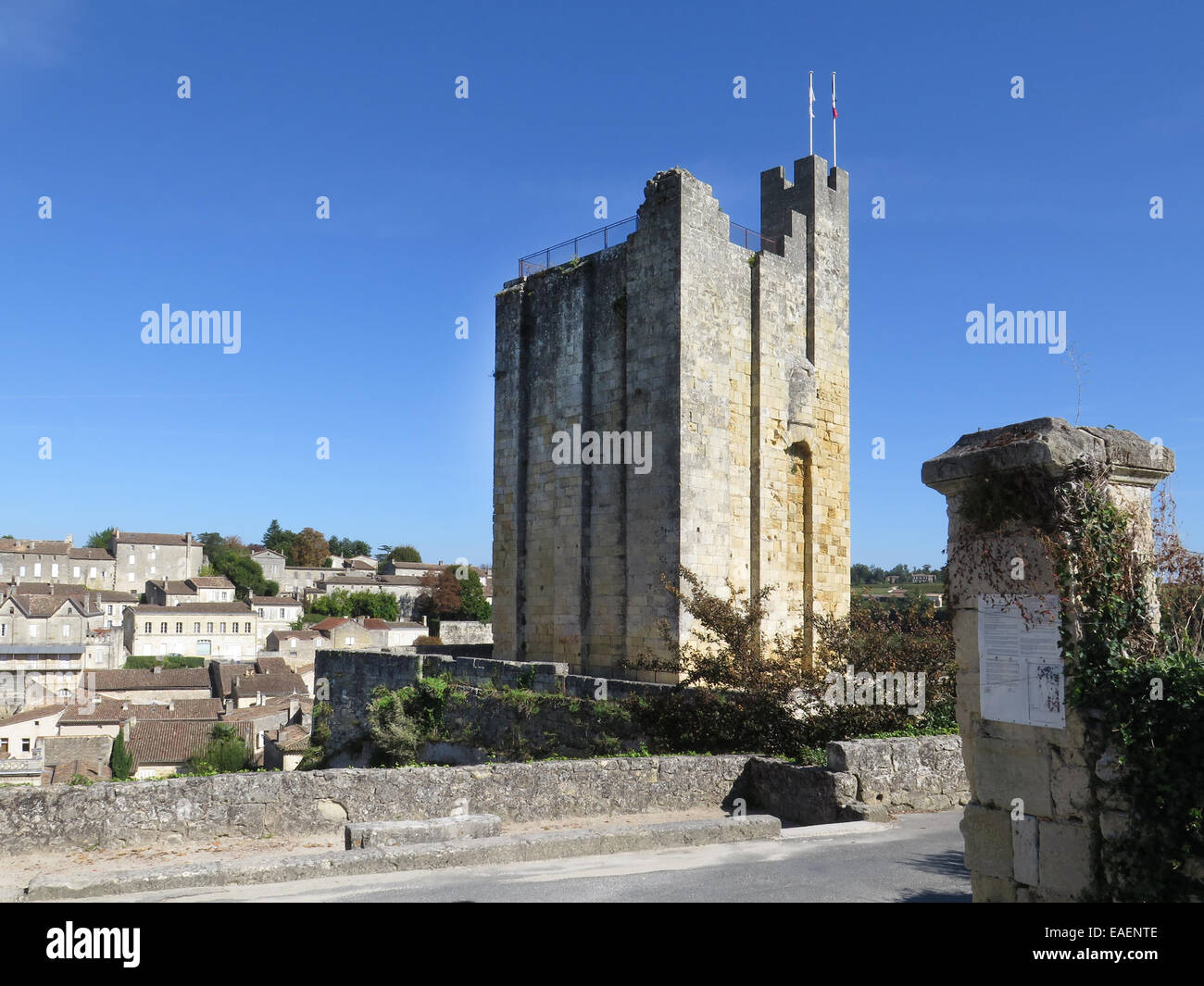 The Kings Tower at St Emilion, Bordeaux, France Stock Photo - Alamy