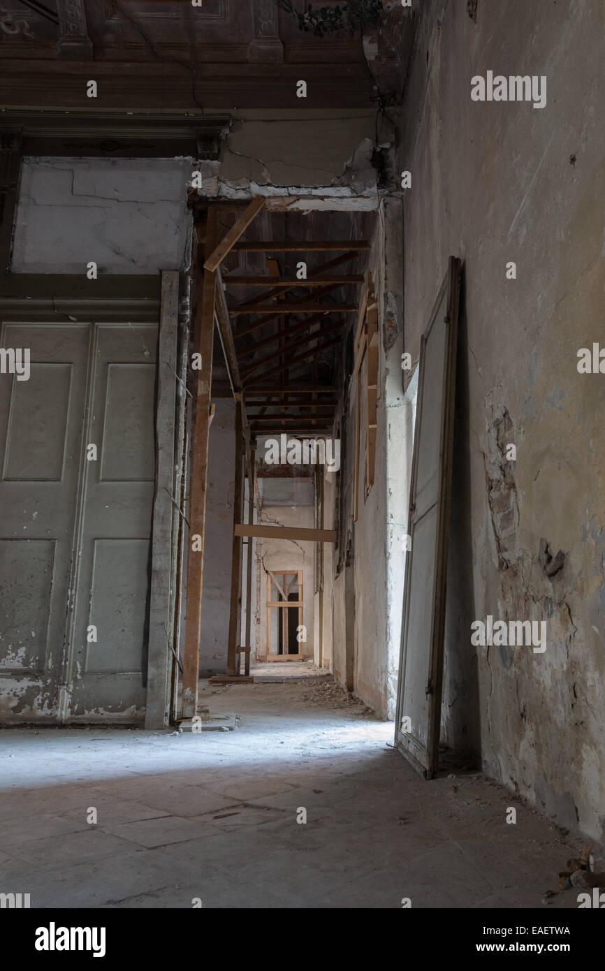 Madhouse hi-res stock photography and images - Alamy