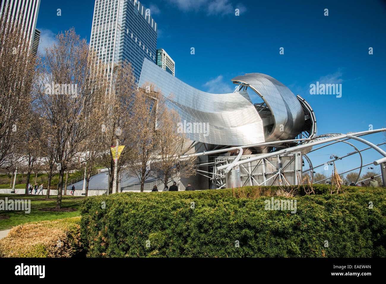 Chicago Skyline Amphitheater In Millennium Park Stock Photo - Alamy