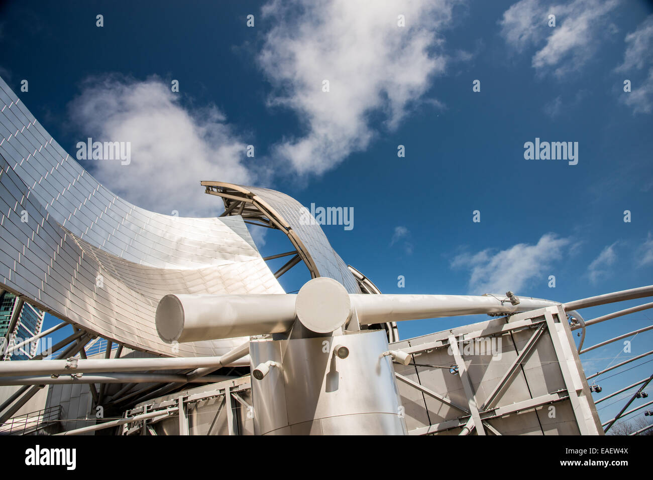 Chicago Skyline Amphitheater In Millennium Park Stock Photo - Alamy