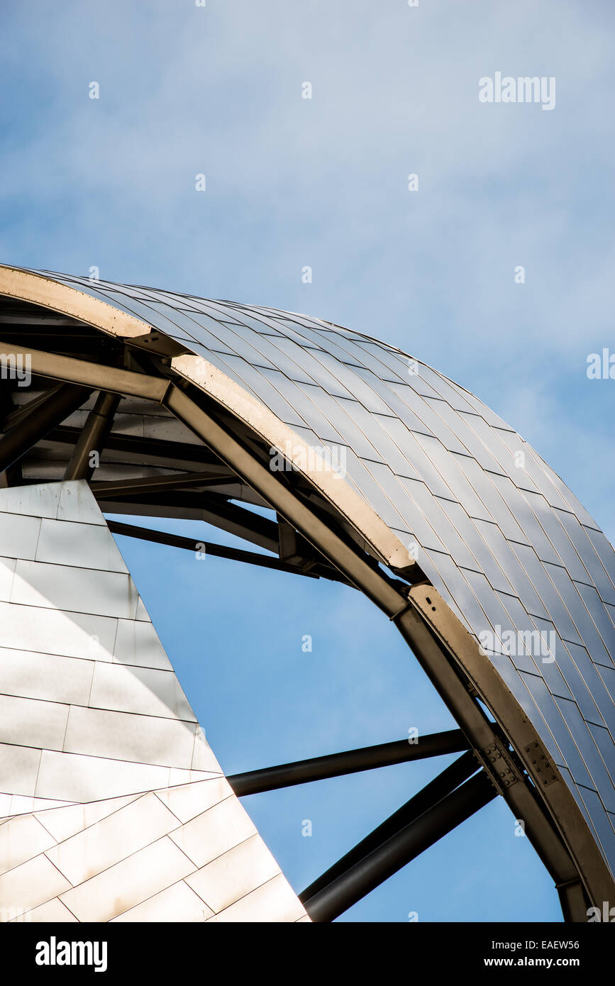 Chicago Skyline Amphitheater In Millennium Park Stock Photo - Alamy
