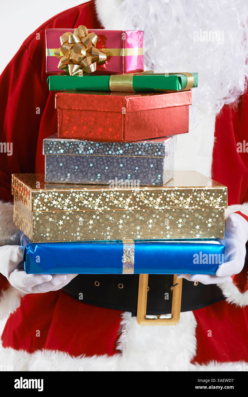 Christmas presents pile hi-res stock photography and images - Alamy