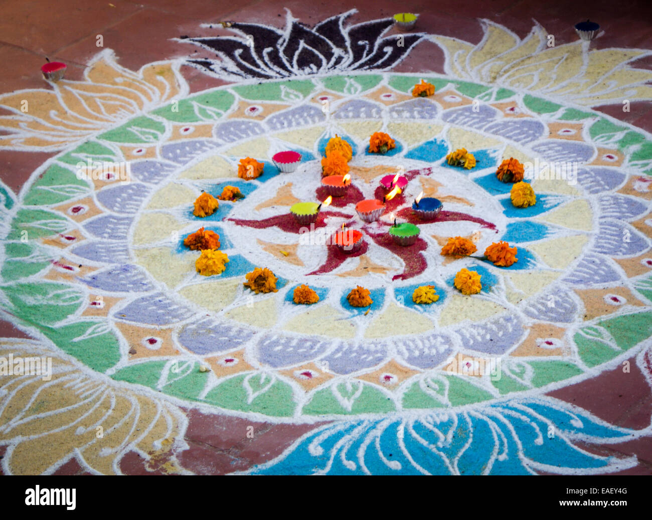 Kolam drawing hi-res stock photography and images - Alamy