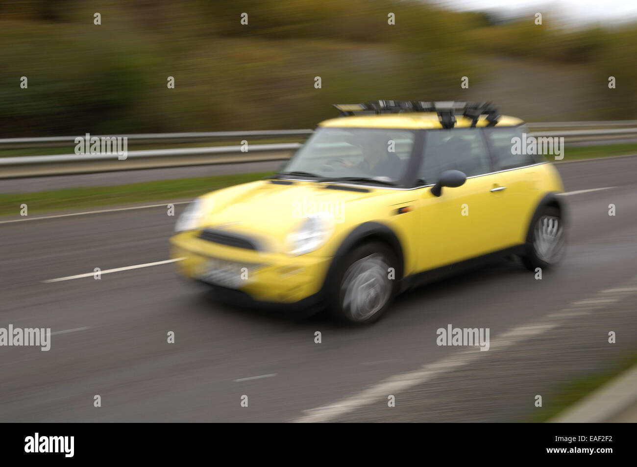 Blur motion yellow hi-res stock photography and images - Alamy