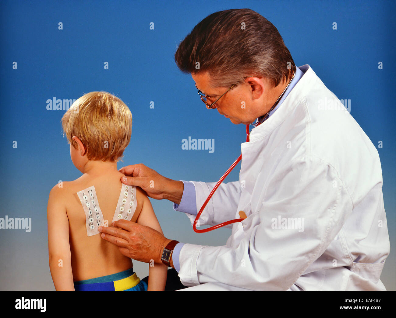 Doctor make a allergy test Stock Photo - Alamy