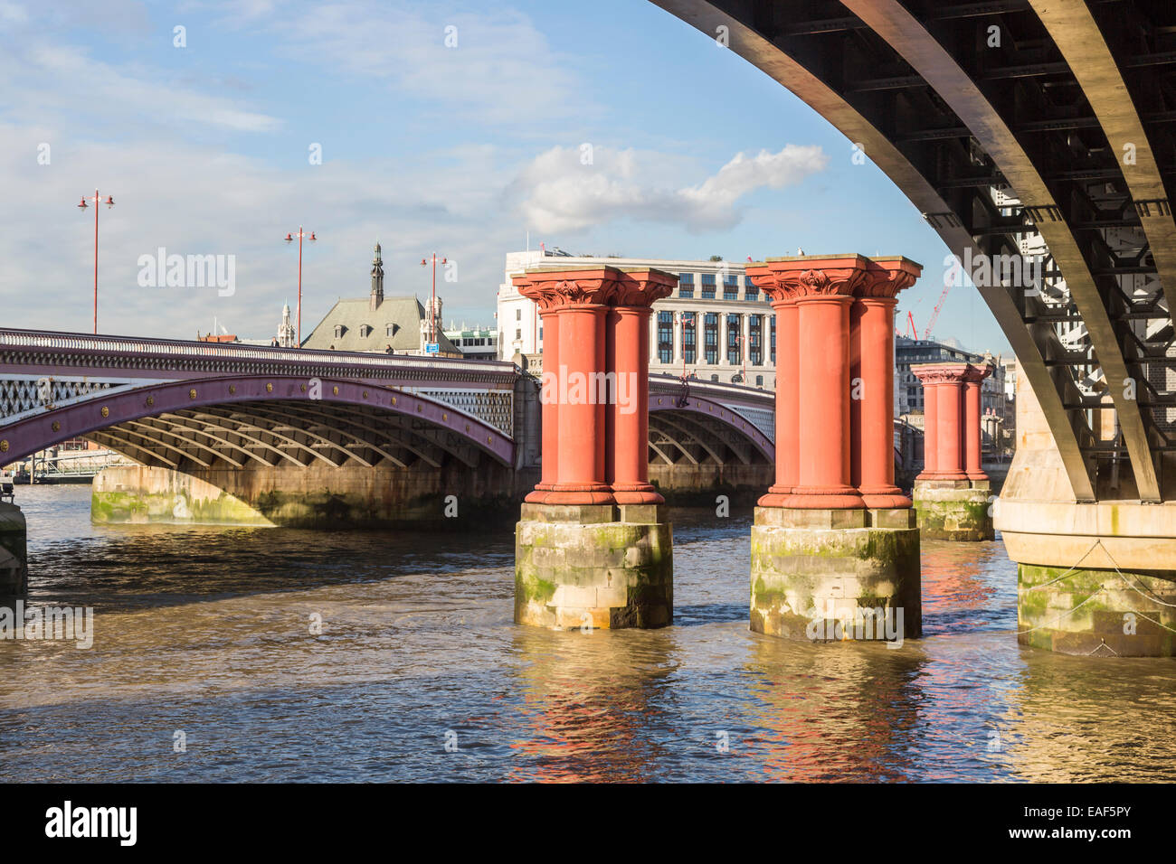 Railway bridge columns hi-res stock photography and images - Alamy