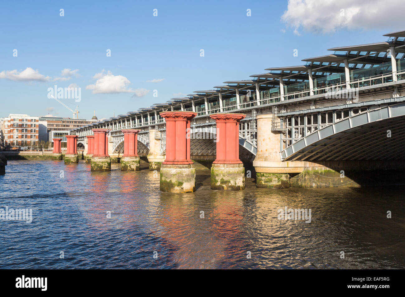 Railway bridge columns hi-res stock photography and images - Alamy