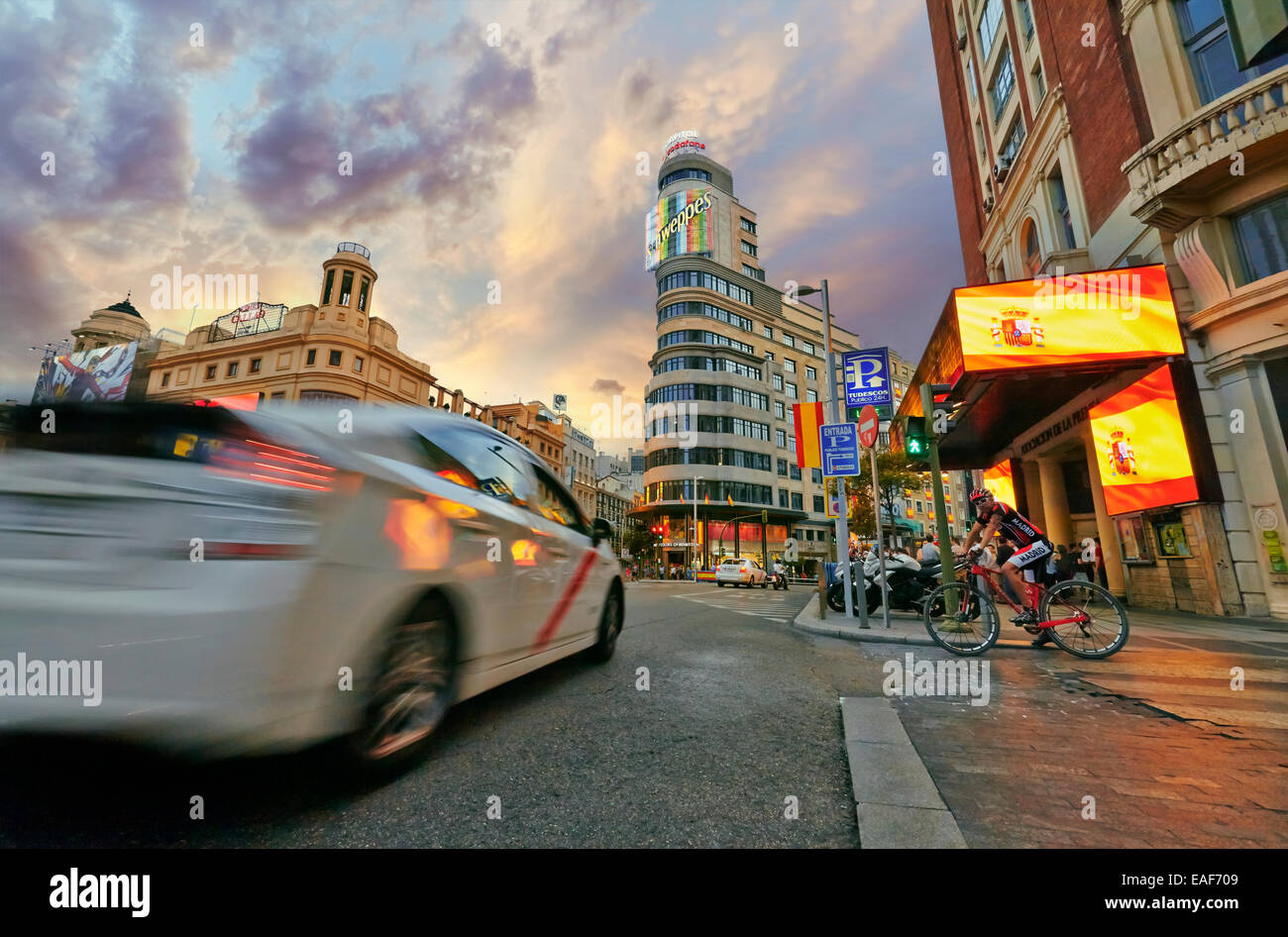 Pedestrian and cyclist traffic signs hi-res stock photography and ...