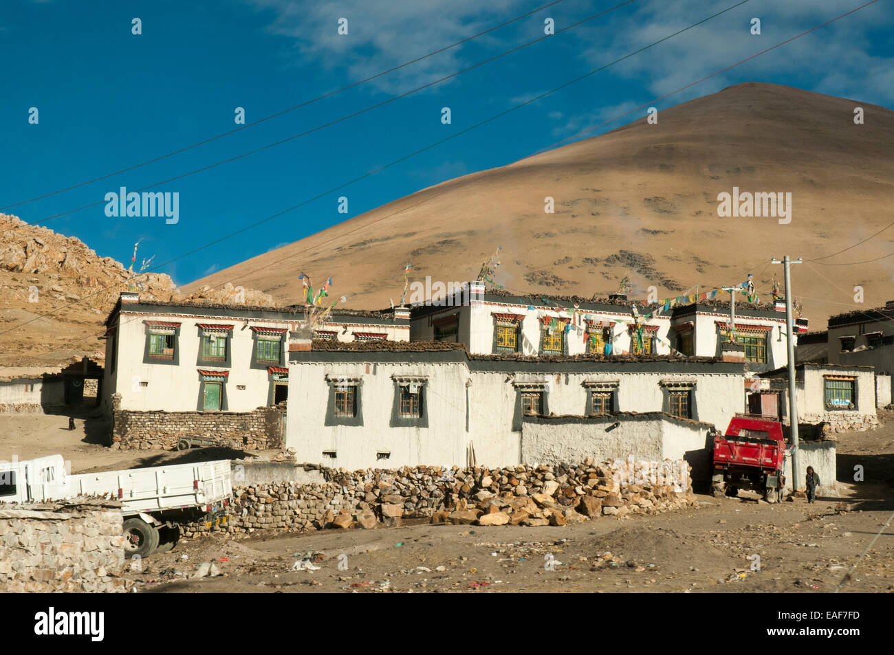 Remote Tibetan village near Everest (Qomolangma) Base Camp, Tibet ...