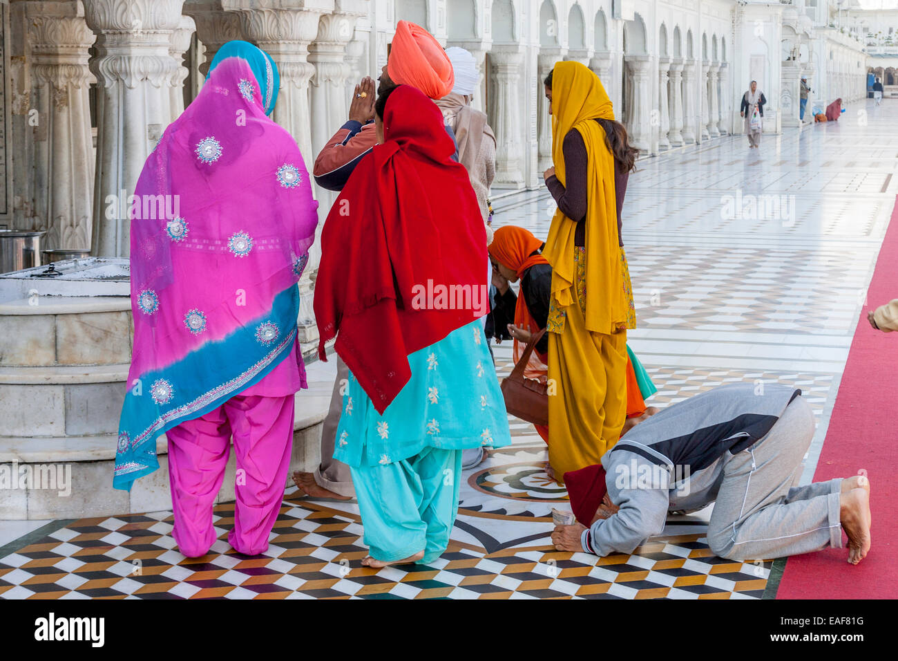 Sikhs Praying At The Golden Temple of Amritsar, Punjab, India Stock Photo - Alamy