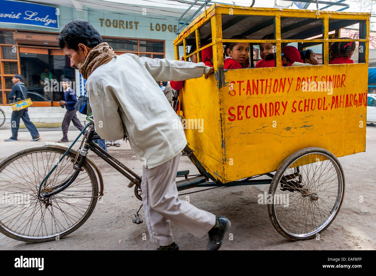 Transport taxi rickshaw school children delhi hi-res stock photography ...