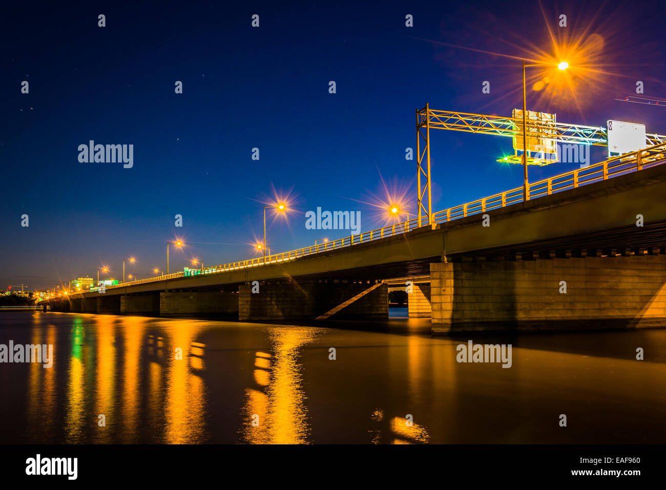 Bridge over potomac river night hi-res stock photography and images - Alamy