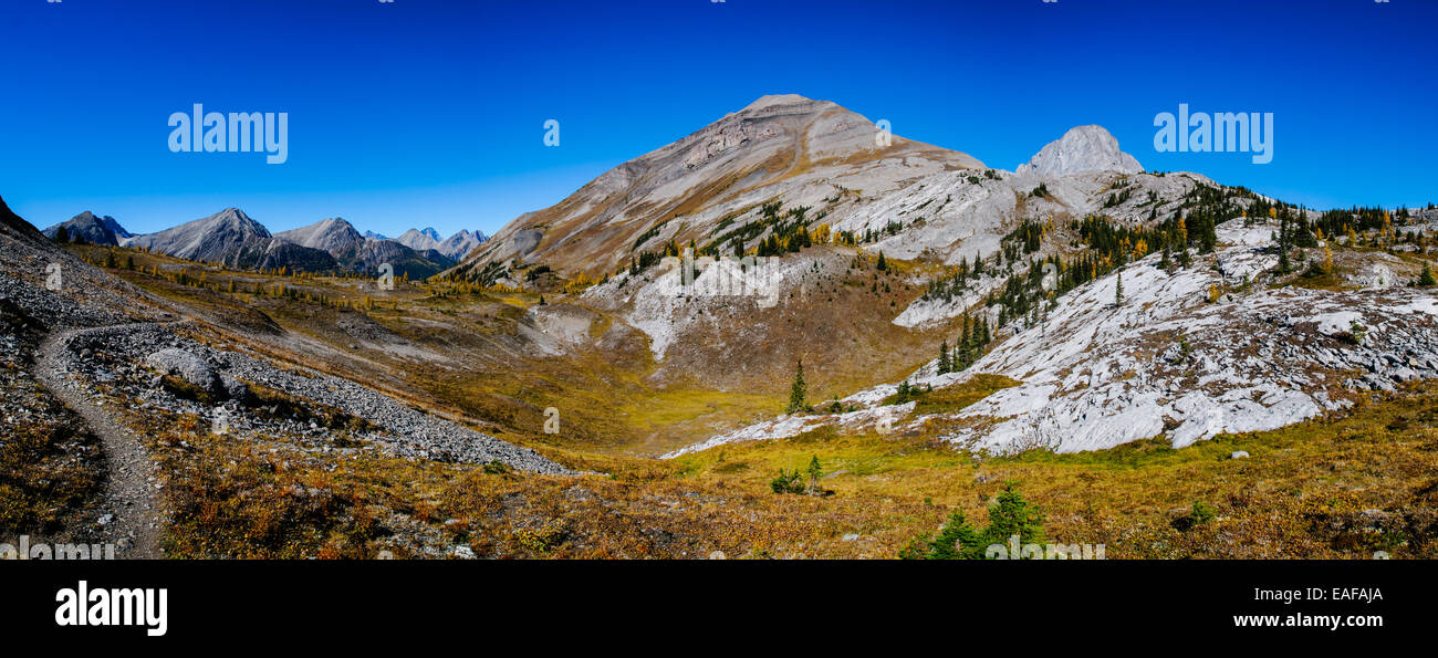 Mountain valley pathway hi-res stock photography and images - Alamy