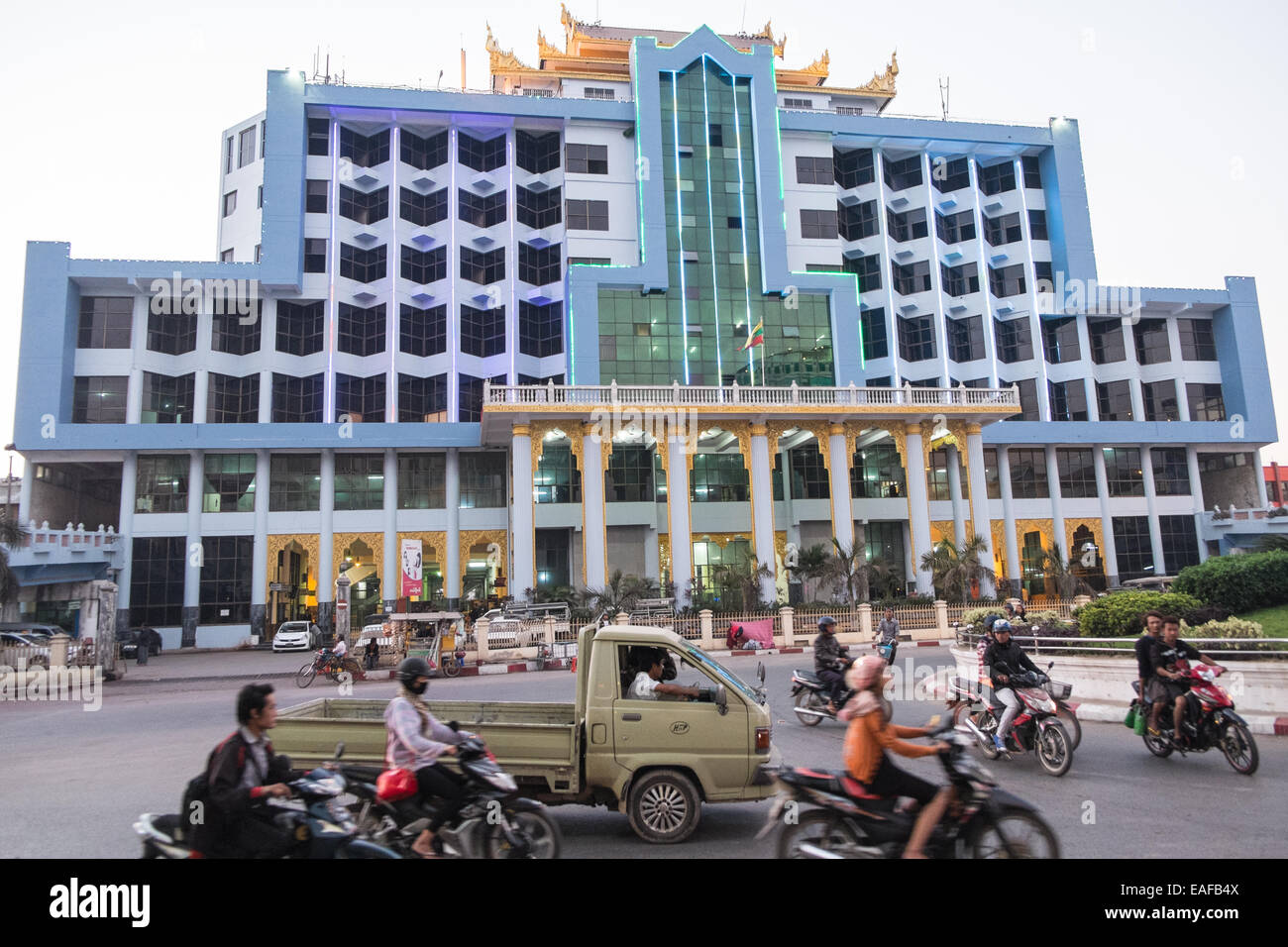 Mandalay rail station hi-res stock photography and images - Alamy