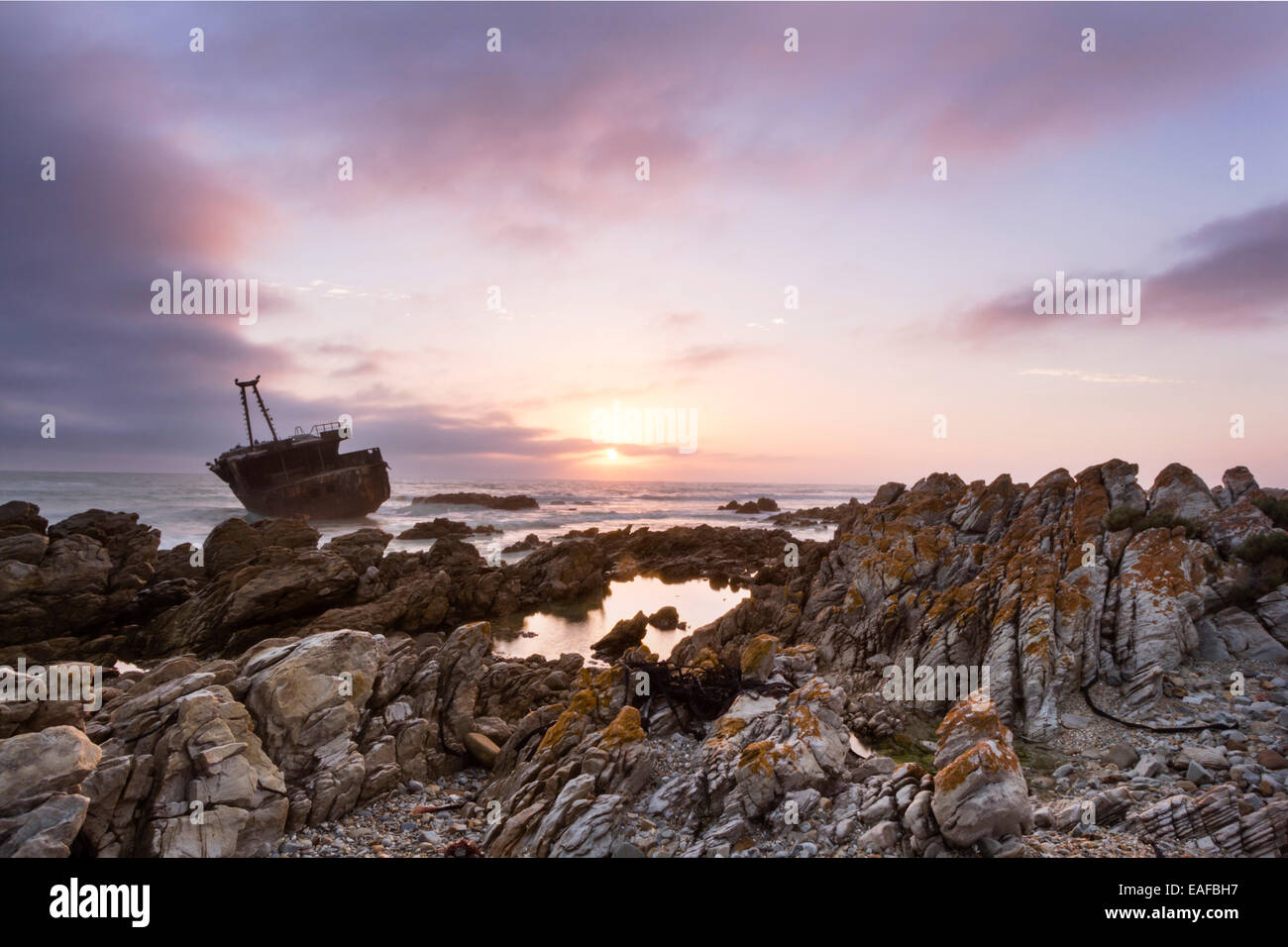 Shipwreck hi-res stock photography and images - Alamy