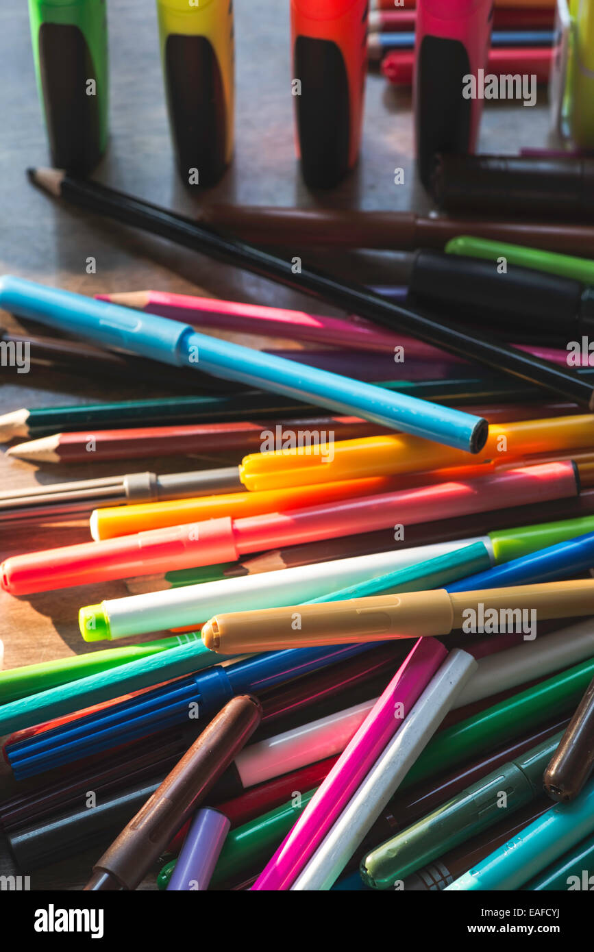 Multicolor markers for drawing. Scattered markers Stock Photo - Alamy