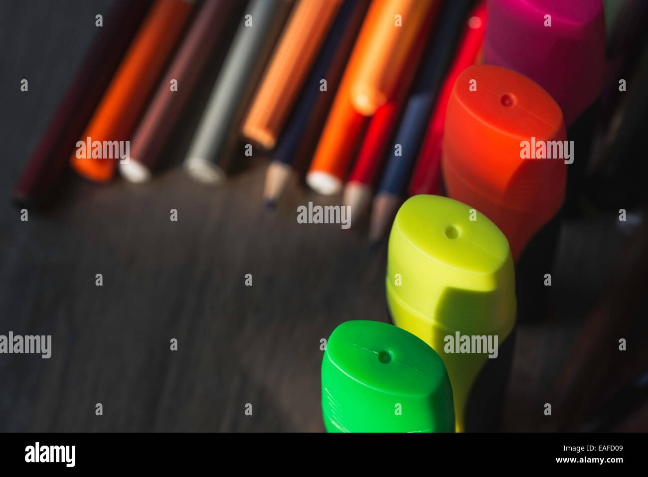 Multicolor markers for drawing. Scattered markers Stock Photo - Alamy
