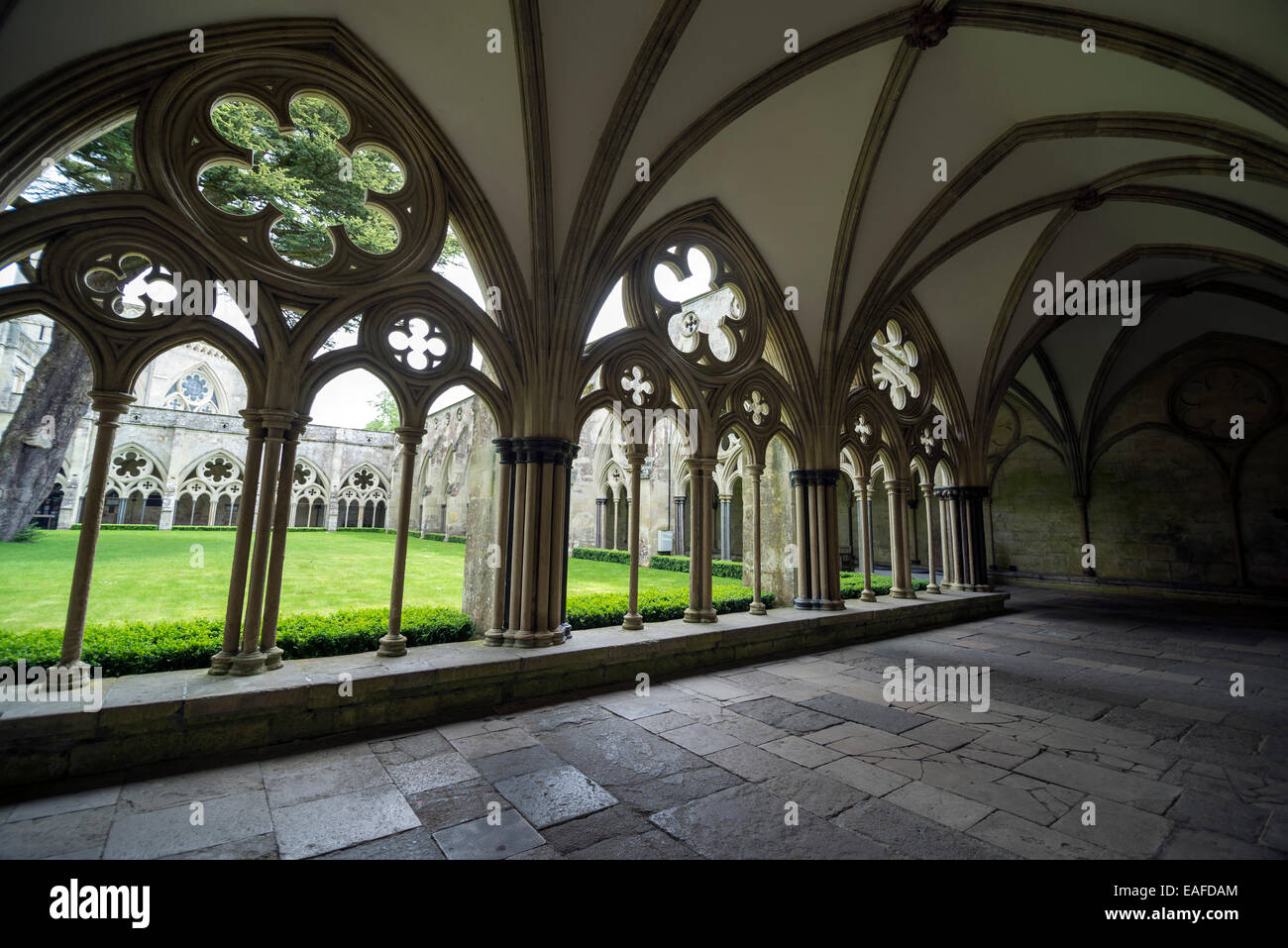 Early english gothic cloisters hi-res stock photography and images - Alamy