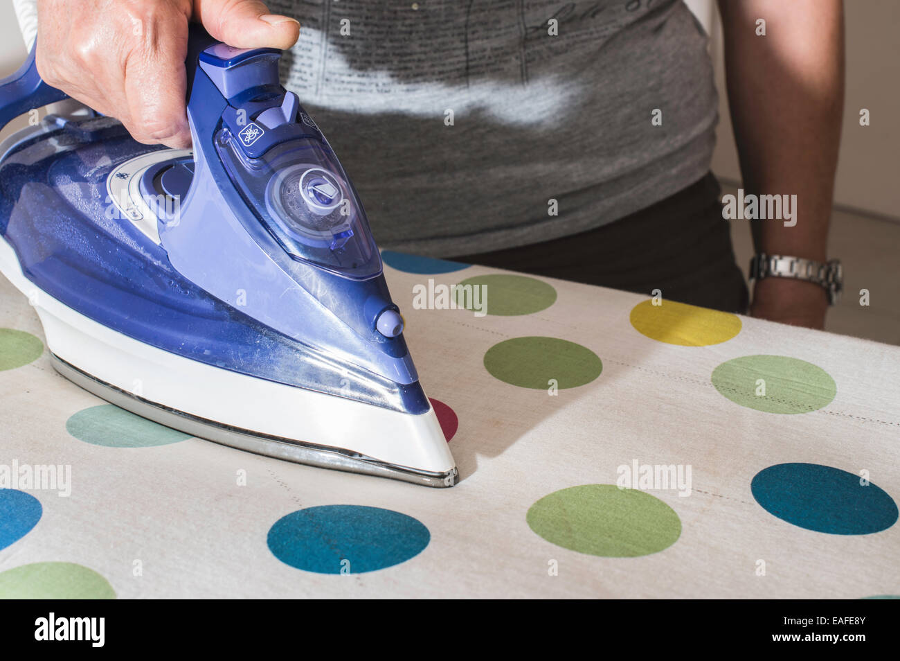 Hand holding iron hi-res stock photography and images - Alamy