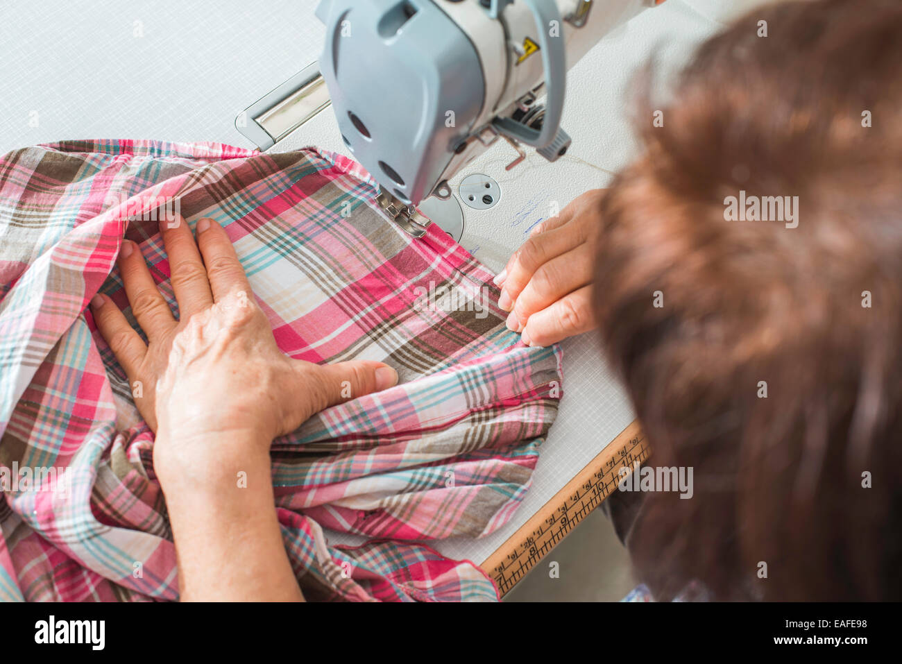 Tailor woman sewing machine hi-res stock photography and images - Alamy