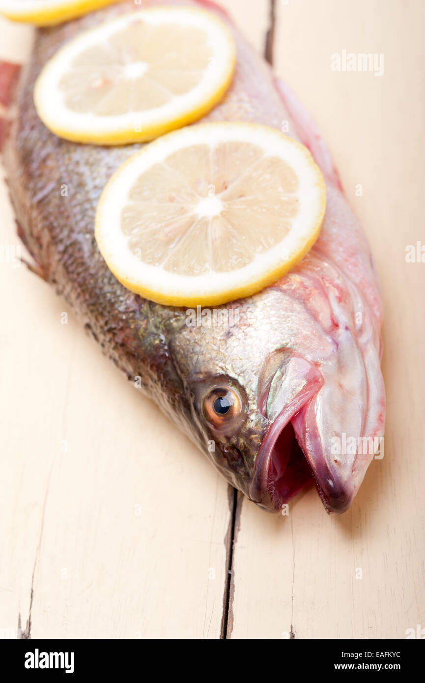 Fresh whole fish hi-res stock photography and images - Alamy