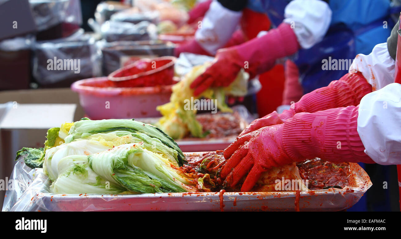Seoul, South Korea. 14th Nov, 2014. Participants make kimchi, a ...
