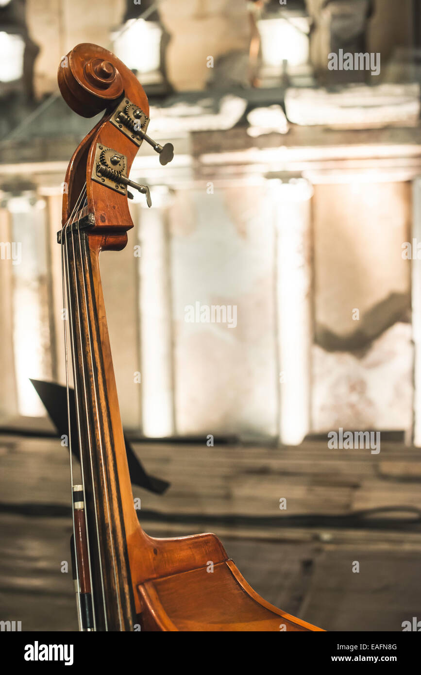 Violin contrabass hi-res stock photography and images - Alamy